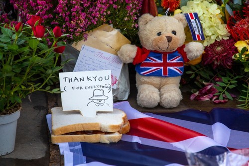 Problem at the Palace for Paddington - Madison's Country Q106